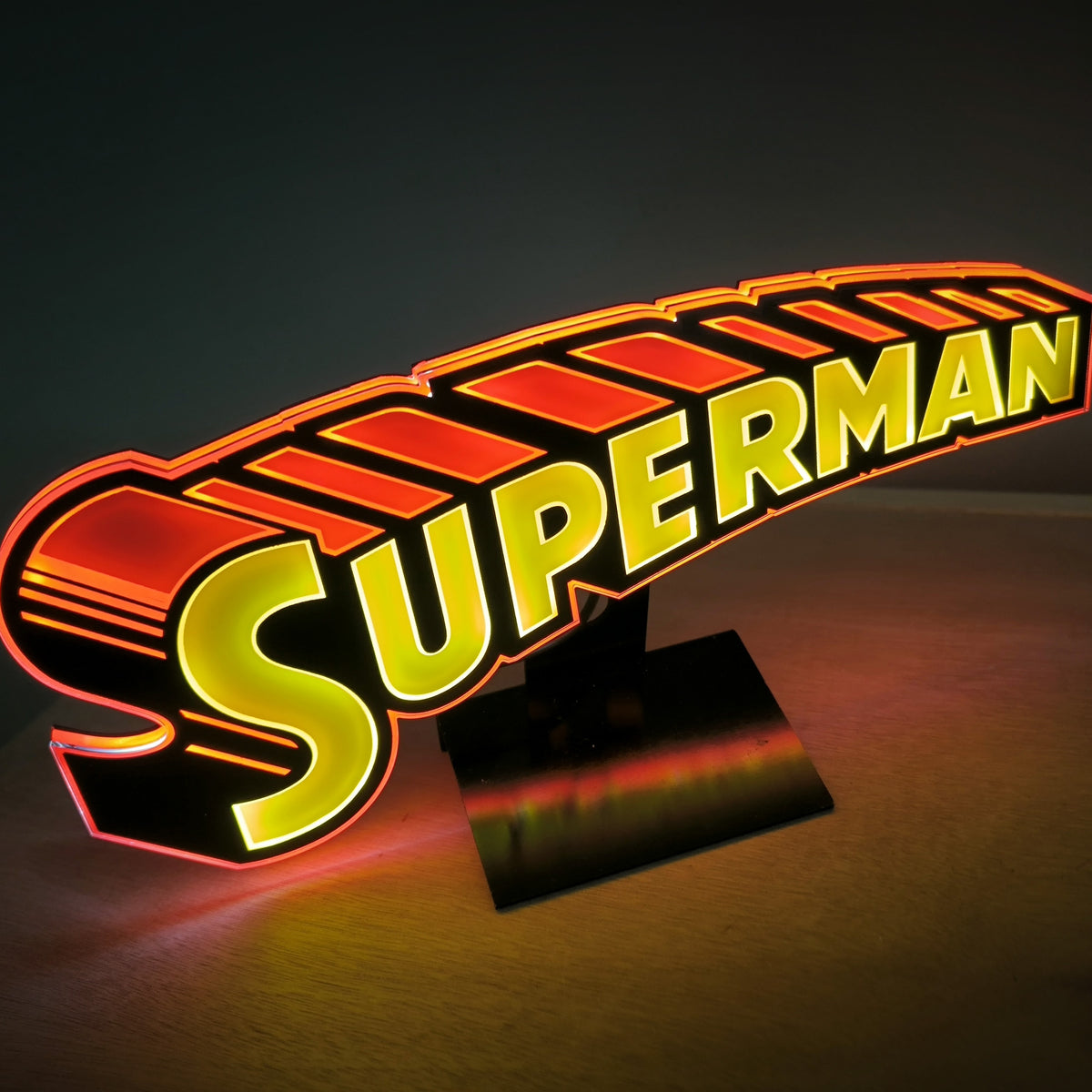 DC Classics - Superman LED Logo Light – dcilluminated